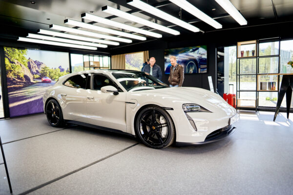 pon porsche mobile showroom - Eventrent